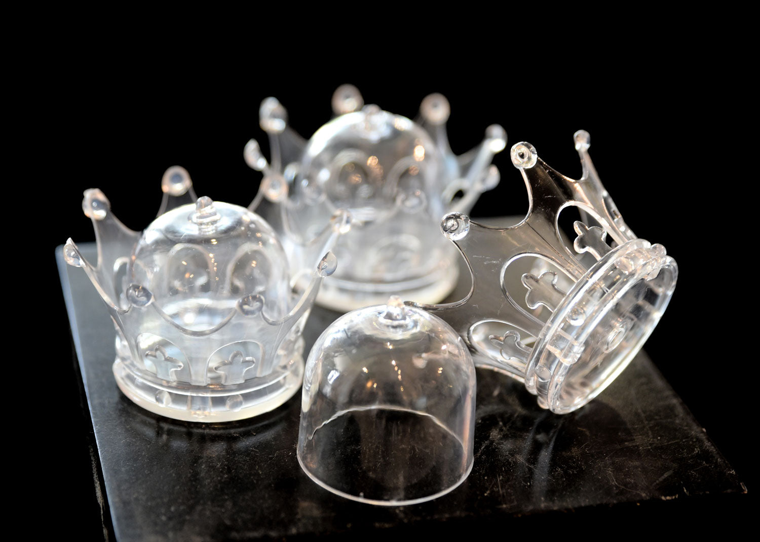 Plastic Mini Dome with Crown Design Party Decoration Favor Box Clear ...